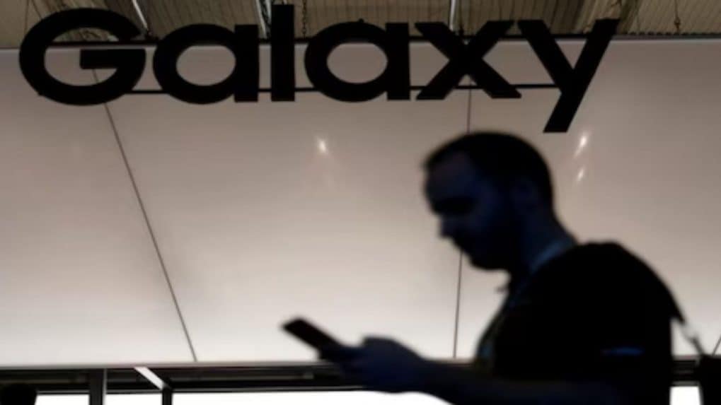 Government issues high-risk warning for Samsung mobile users - Storyboard18