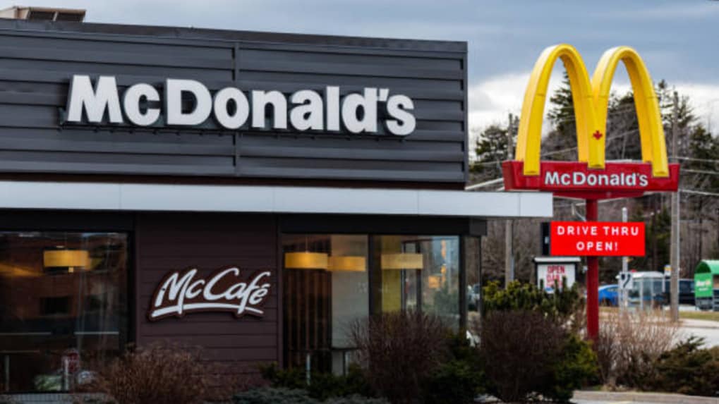 McDonald’s tests AI system ‘ArchIQ’ to replace human drive-thru order ...